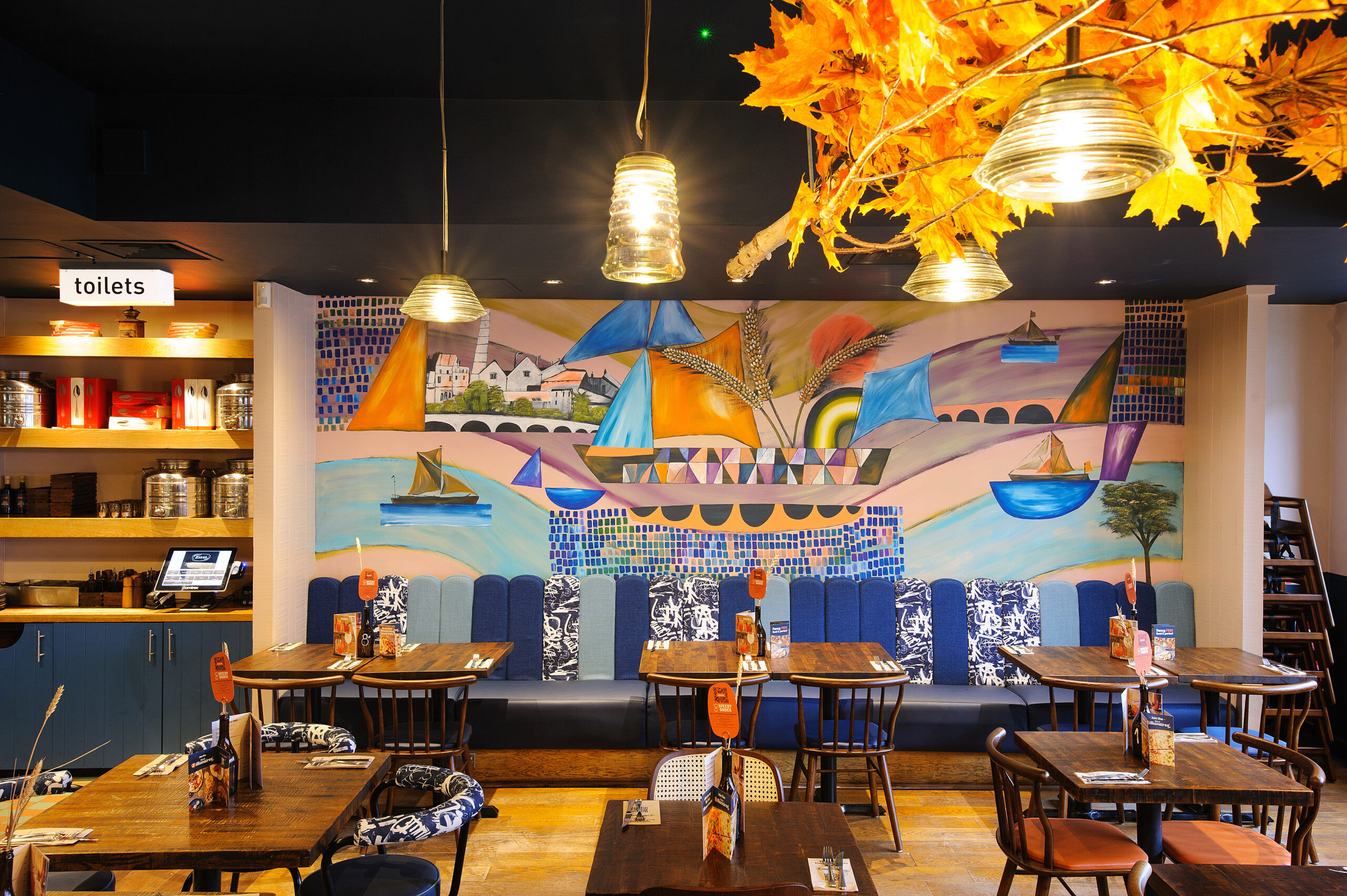 Throwback Photos of the First Zizzi Capture the Italian Inspired ...
