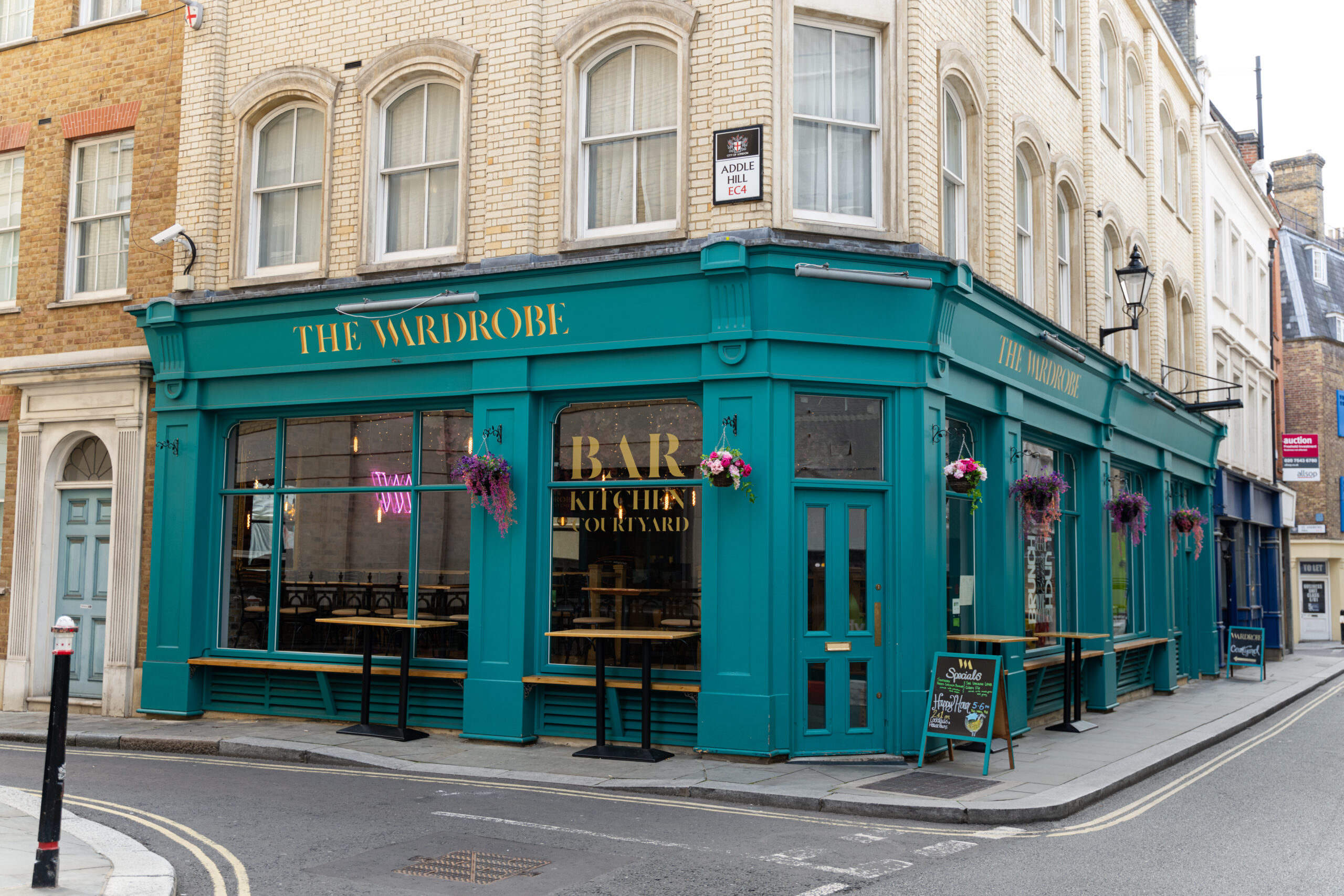 The Wardrobe Bar and Kitchen Officially Opens Its Doors | London Daily News