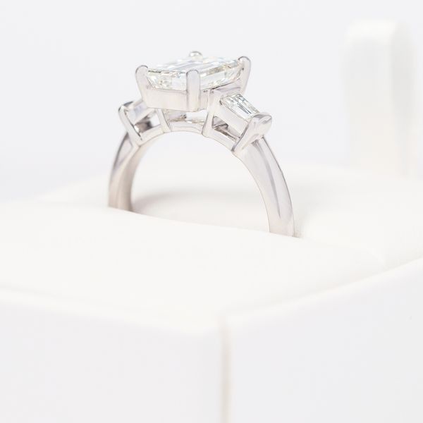 Christmas Couples Can Now Propose With This Iconic Ring | London Daily News