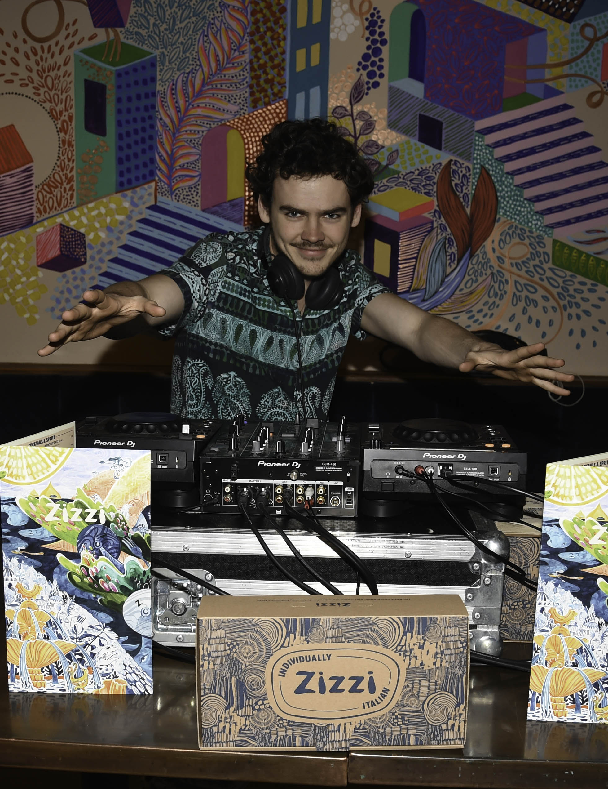 Big Zuu launches his brand new Big Zuu Big Apple Cal'ZUU'ne dessert ...