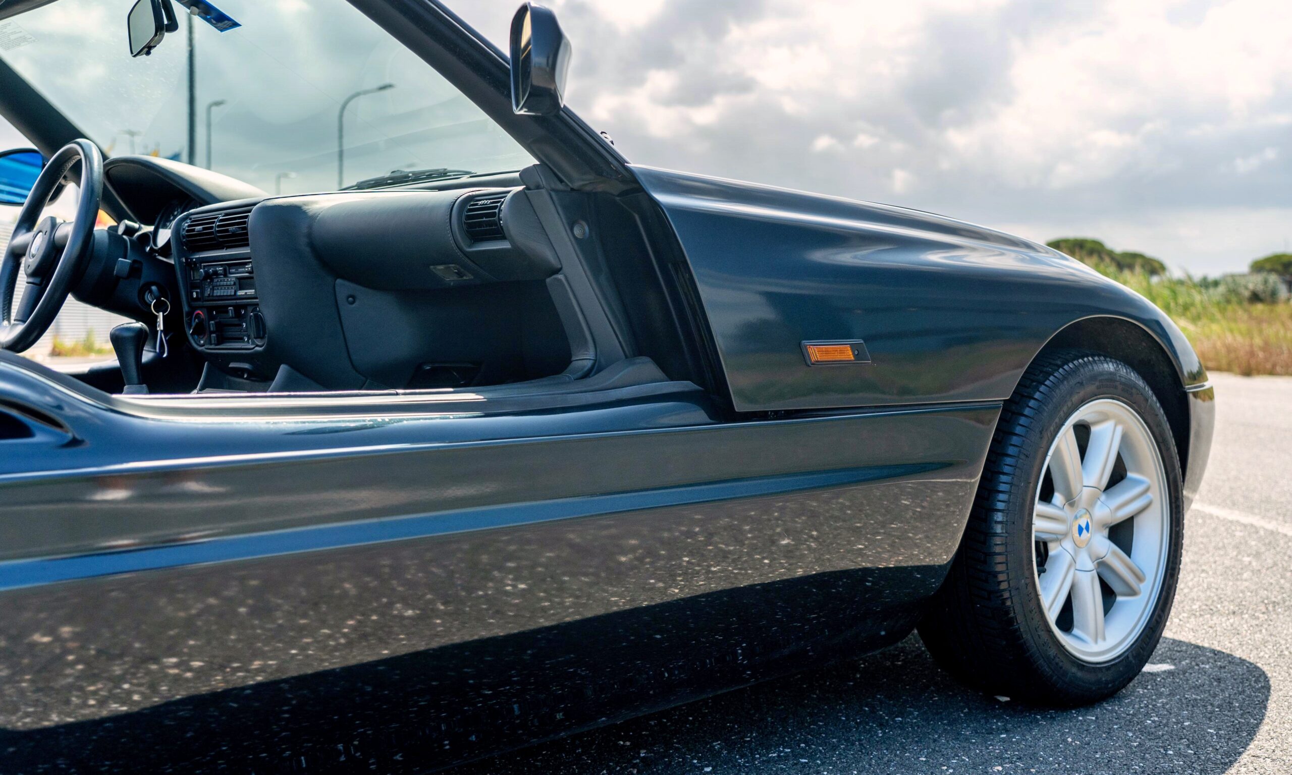 Sliding Doors: 5,800 mile BMW Z1 to be auctioned by Car & Classic ...