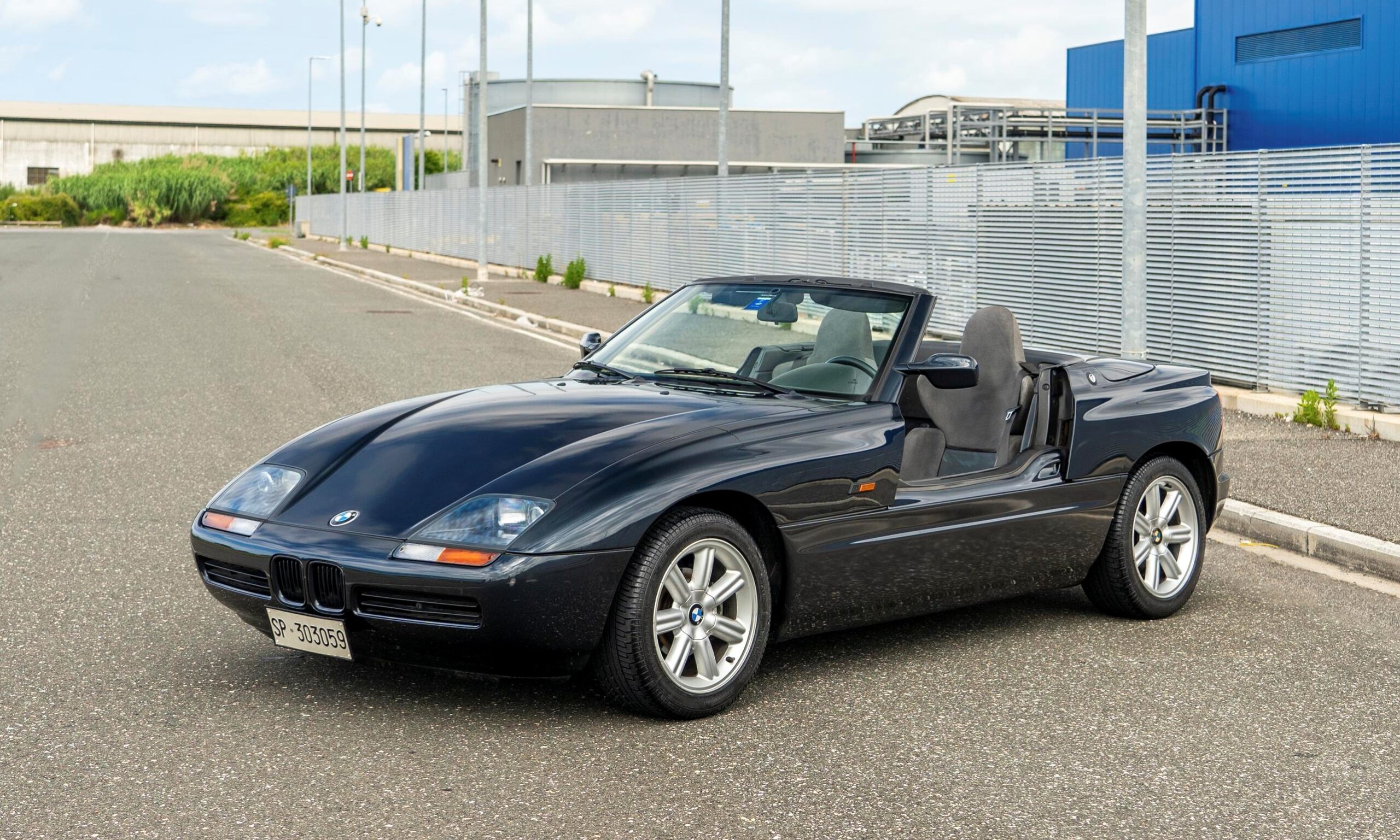 Sliding Doors: 5,800 mile BMW Z1 to be auctioned by Car & Classic | London Daily News