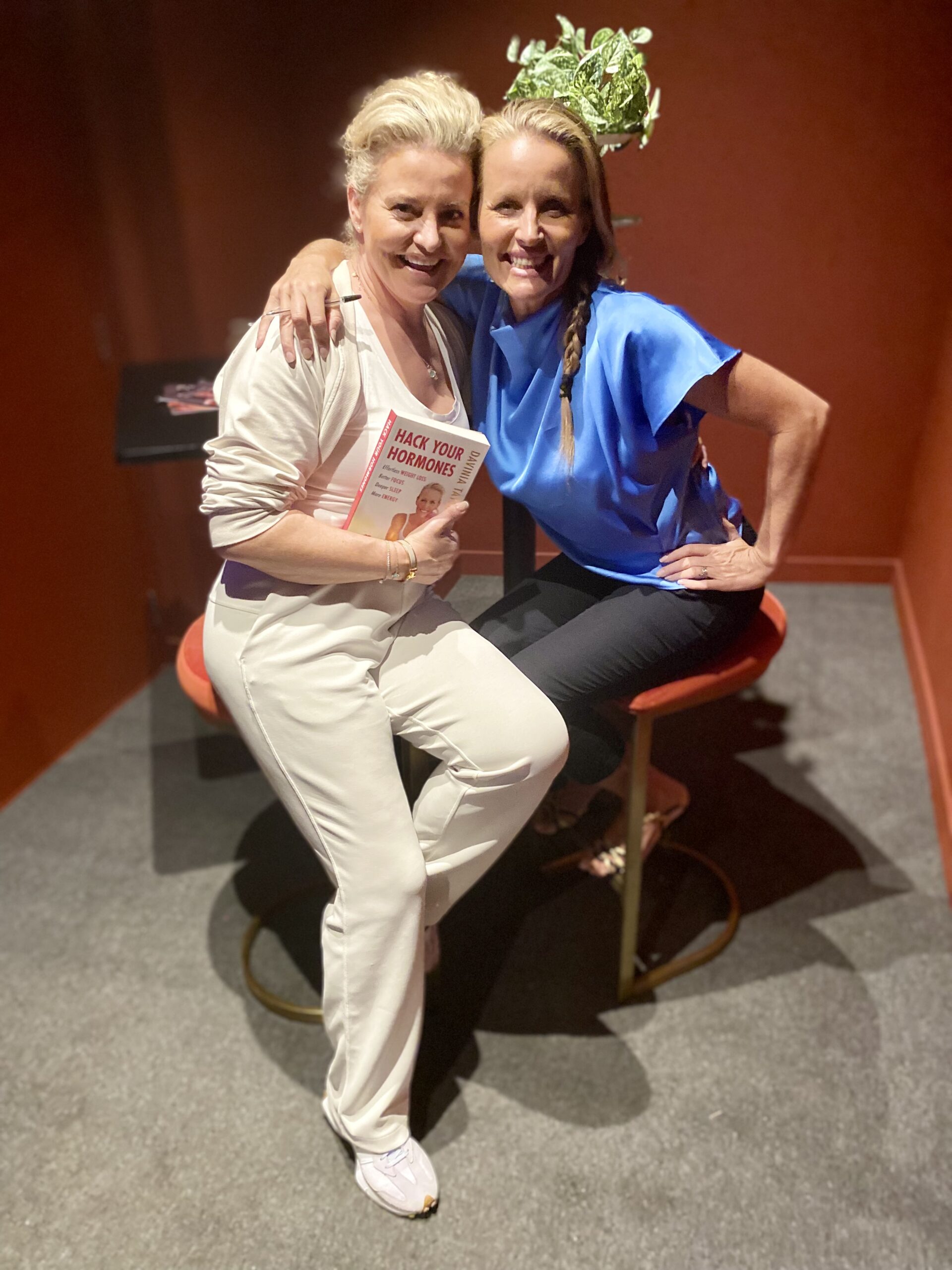 Davinia Taylor delights book lovers in Scotland with two sold out ...