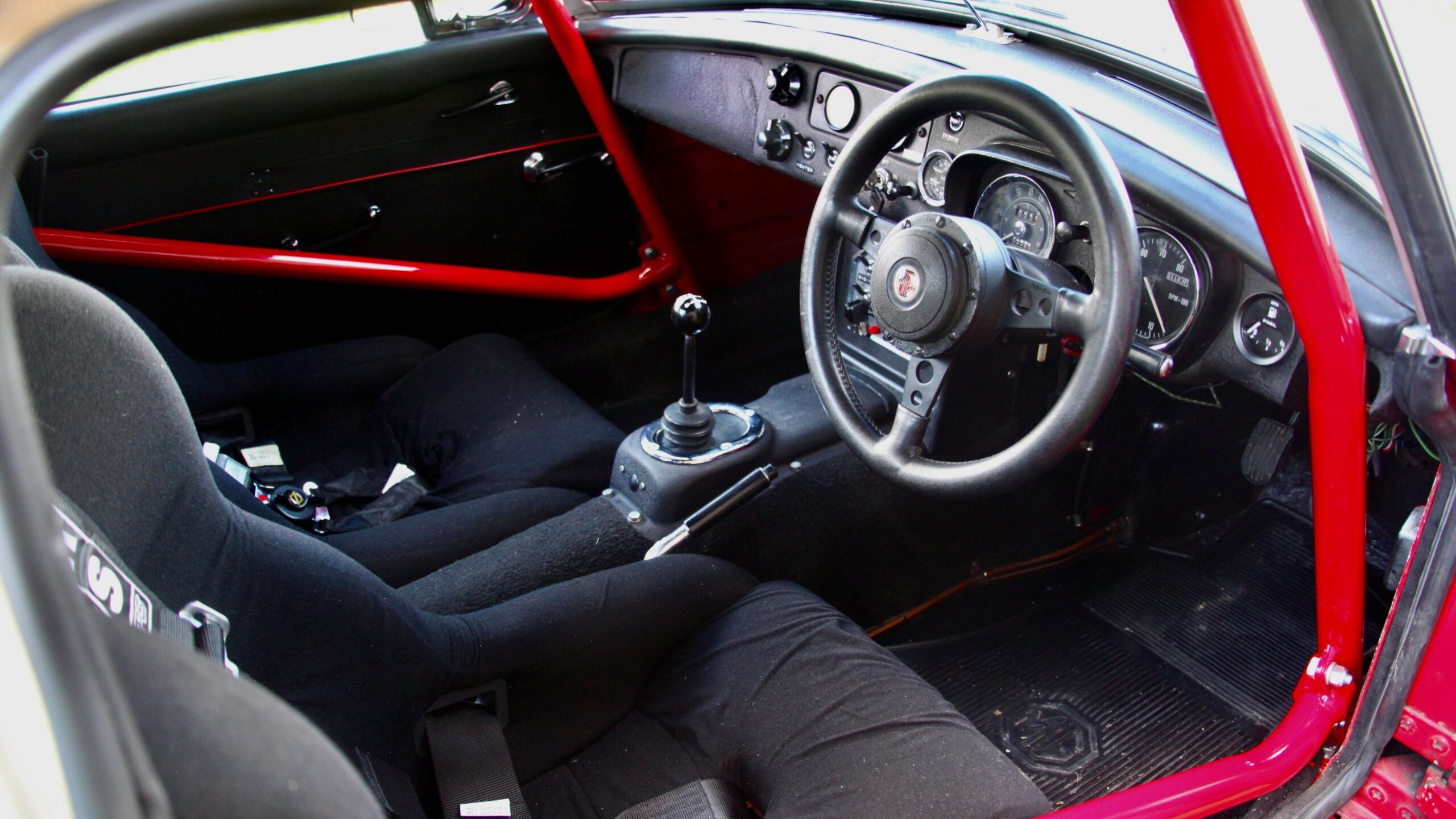 Best of British: Ex-Sir Stirling Moss 1965 MGB Roadster rally car to be ...