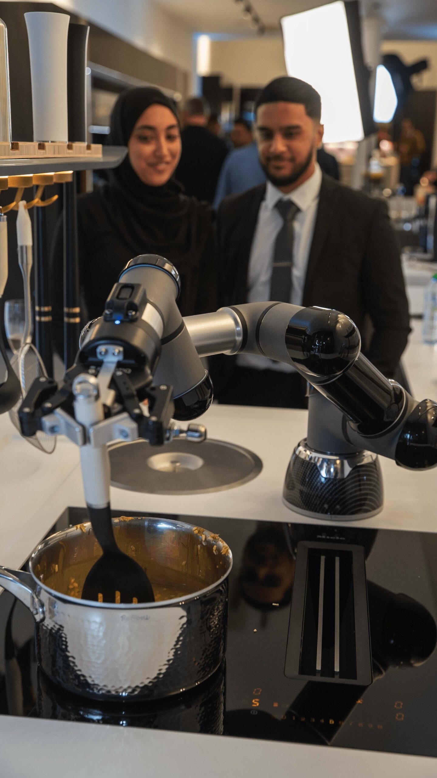 World's First Luxury Robot Kitchen Showroom Opens in London | London ...
