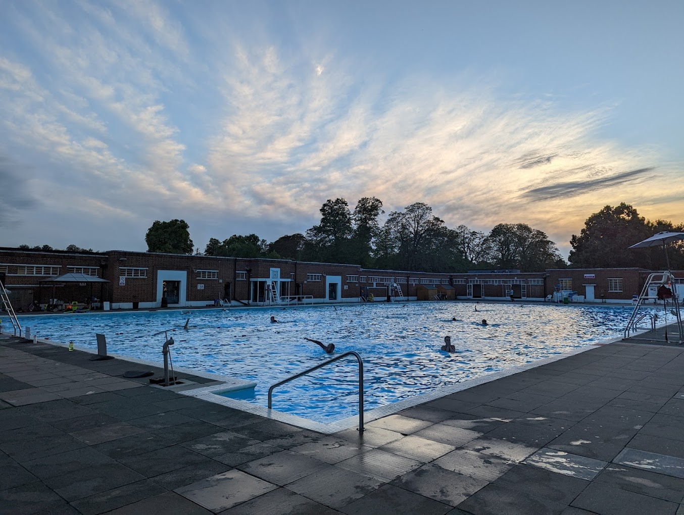Enjoy outdoor swimming all year round: Three must-visit Lidos | London ...