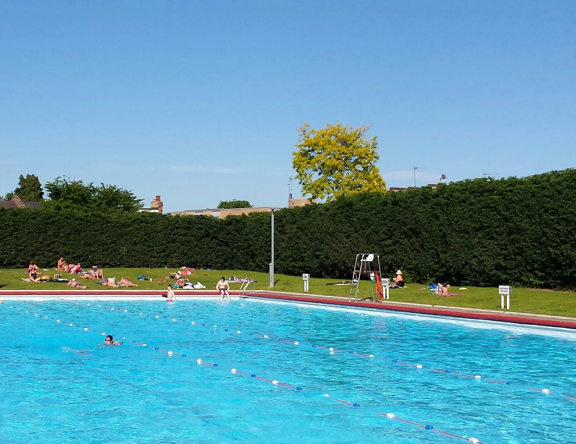 Enjoy outdoor swimming all year round: Three must-visit Lidos | London ...