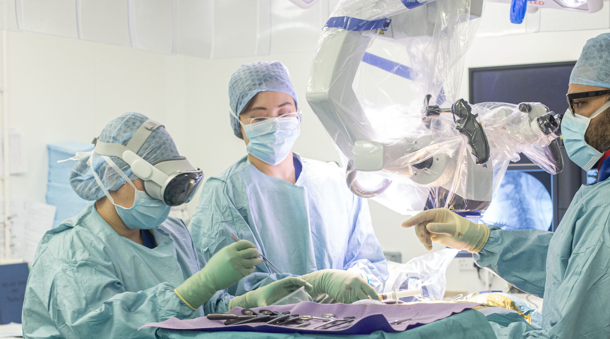 eXeX and Cromwell Hospital pioneer the first use of Apple Vision Pro in ...