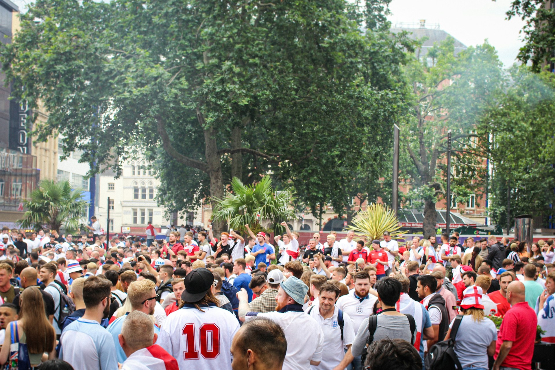 Key things that football fans who are new to London need to know ...