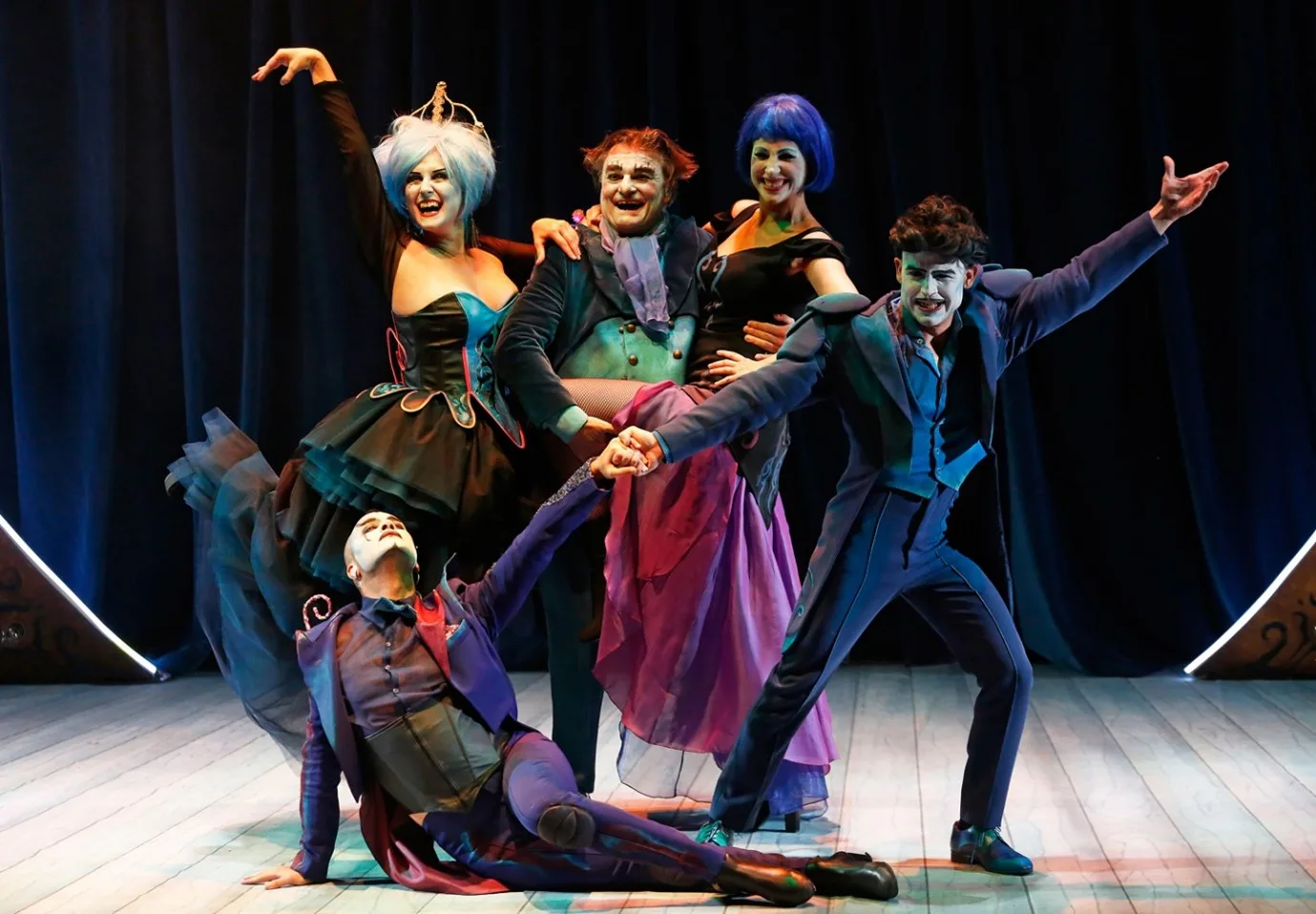 Opera meets pop in an innovative new show at the Peacock Theatre on ...
