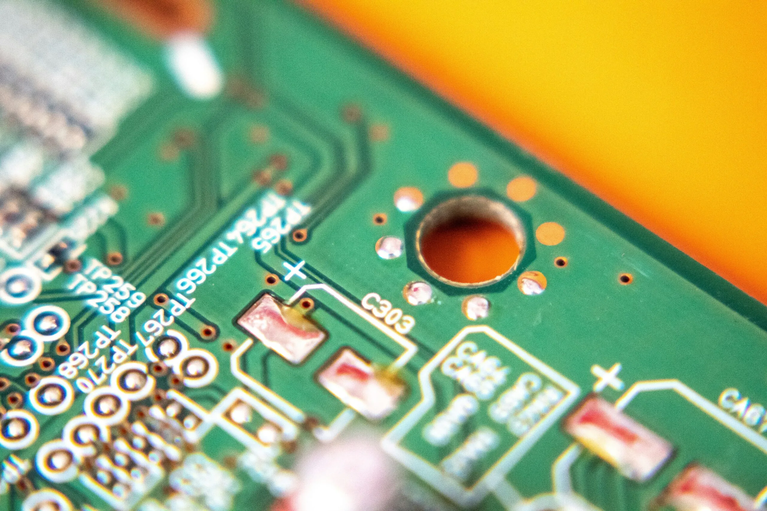 Comparing PCB design software: Free vs. paid solutions | London Daily News