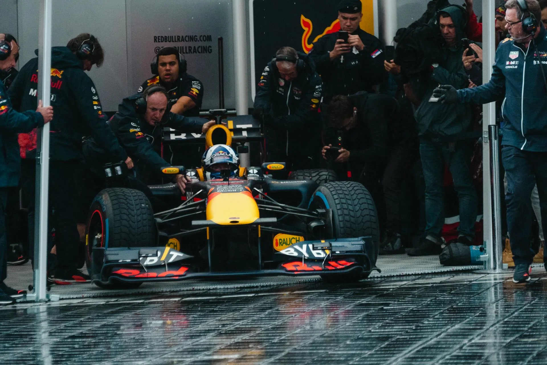 Formula 1 in the heart of London: Visualising the concept for the ...