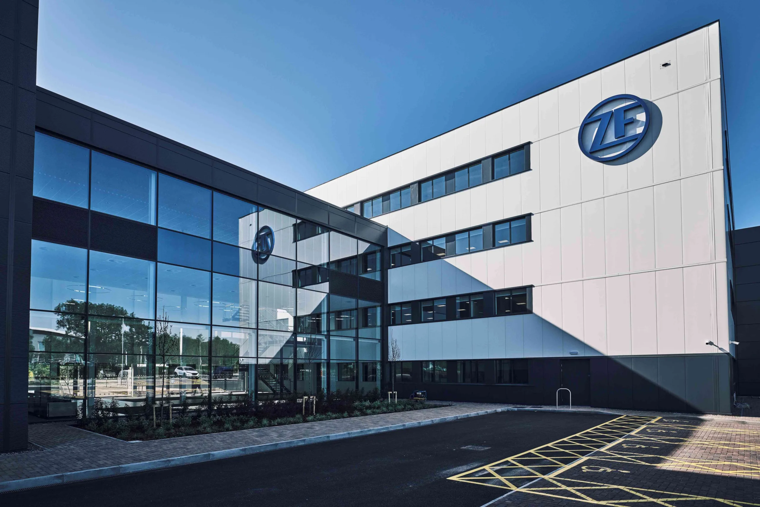 ZF’s new 800V Test & Validation Laboratory in the UK unlocks benefits ...