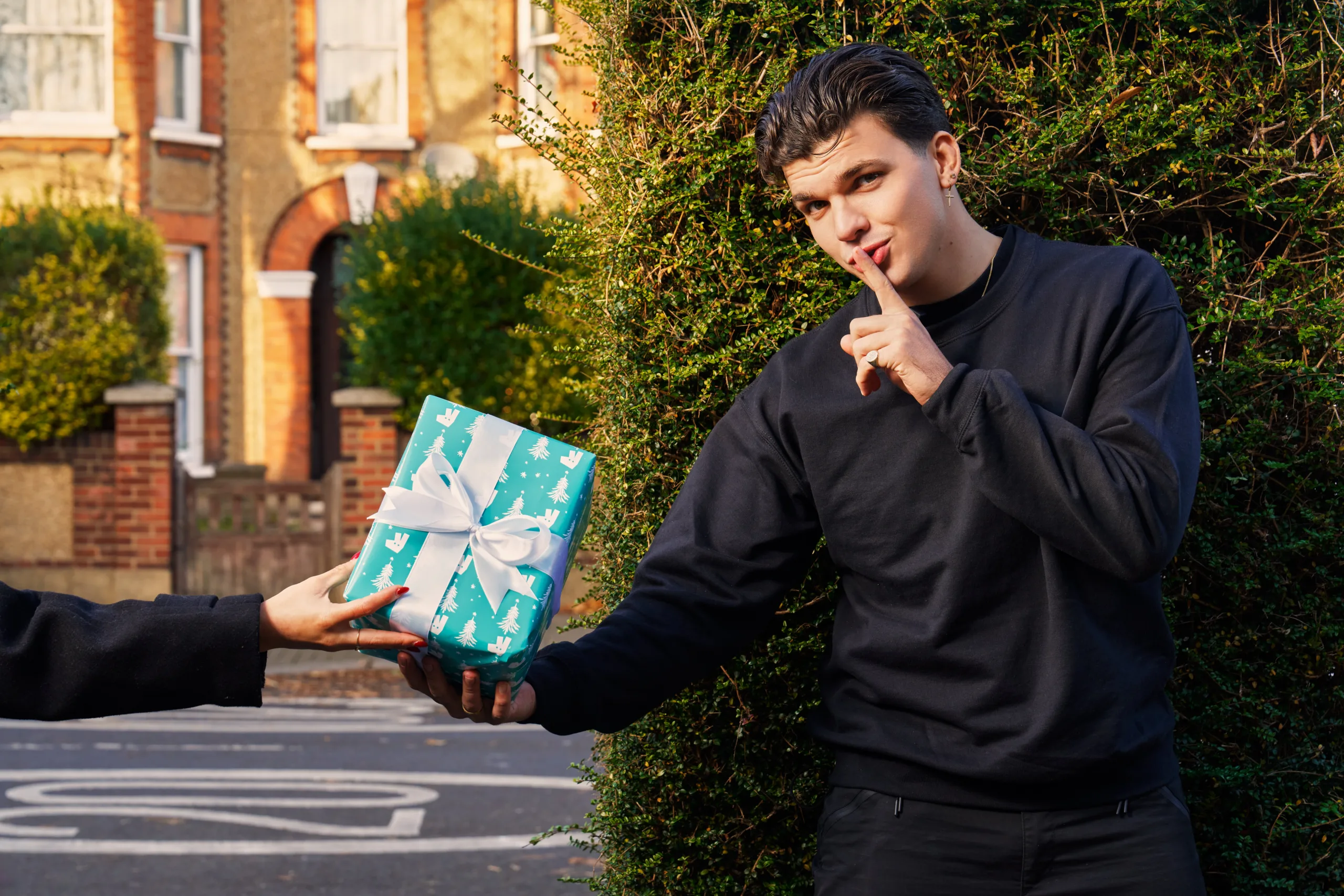 Santa’s in stealth mode: Deliveroo launches incognito delivery service ...
