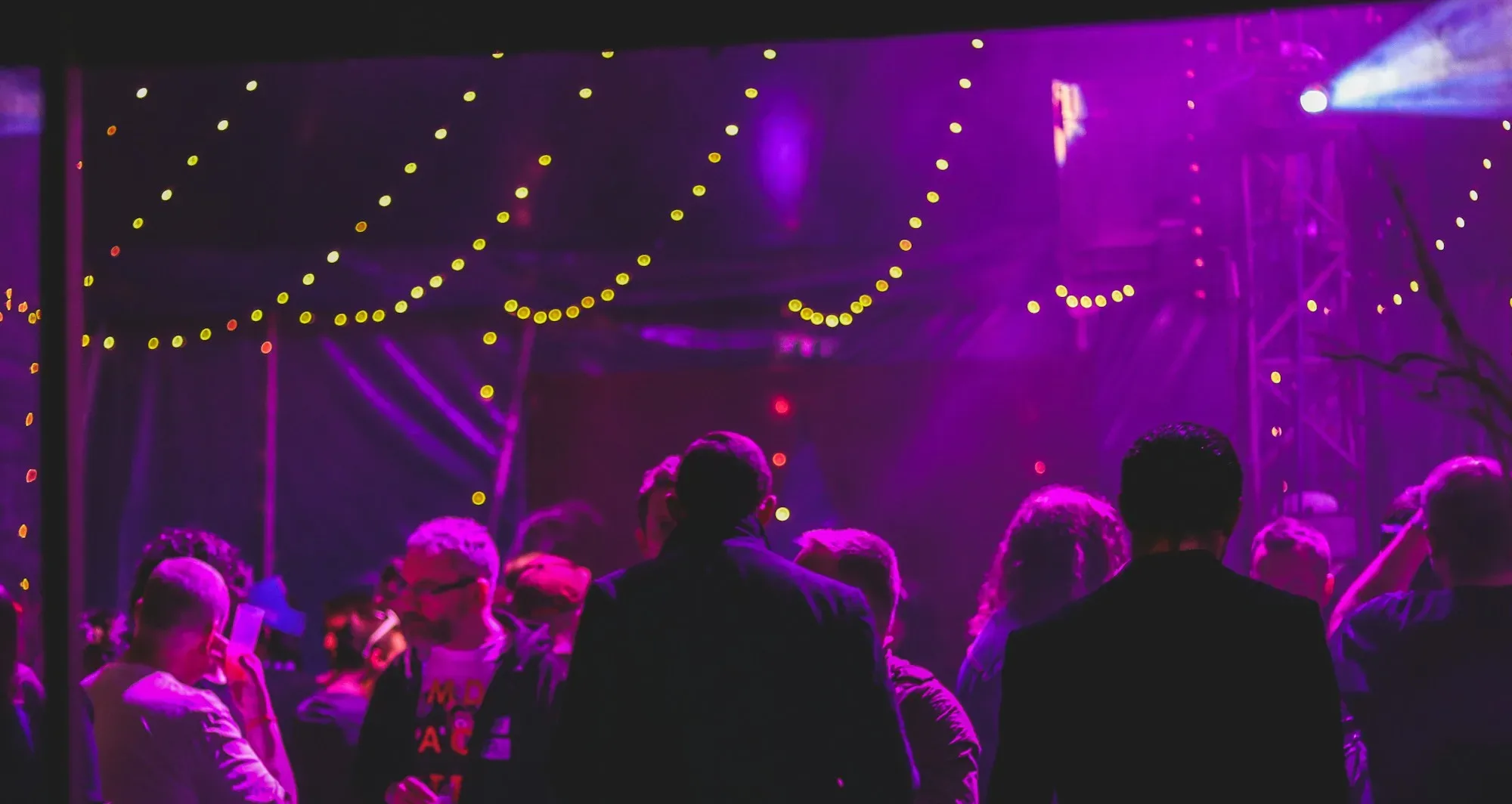 How to throw a memorable DIY party on a budget in London: Save money ...