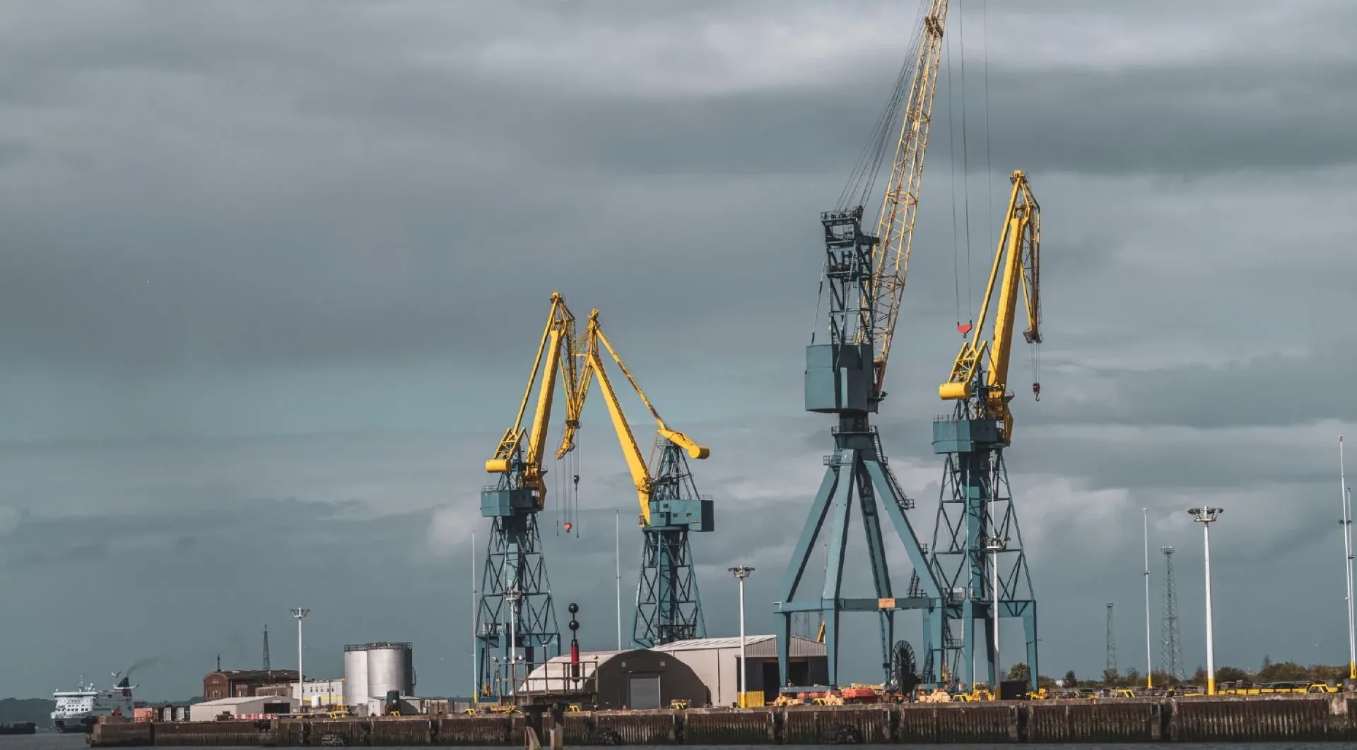 To tip or not to tip? A guide to tipping etiquette in the UK in 2022 ...