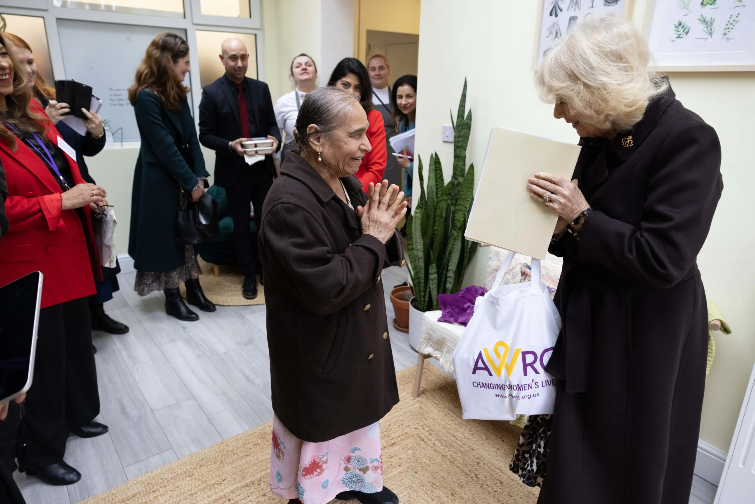Her Majesty the Queen meets domestic abuse survivors at the 45th ...