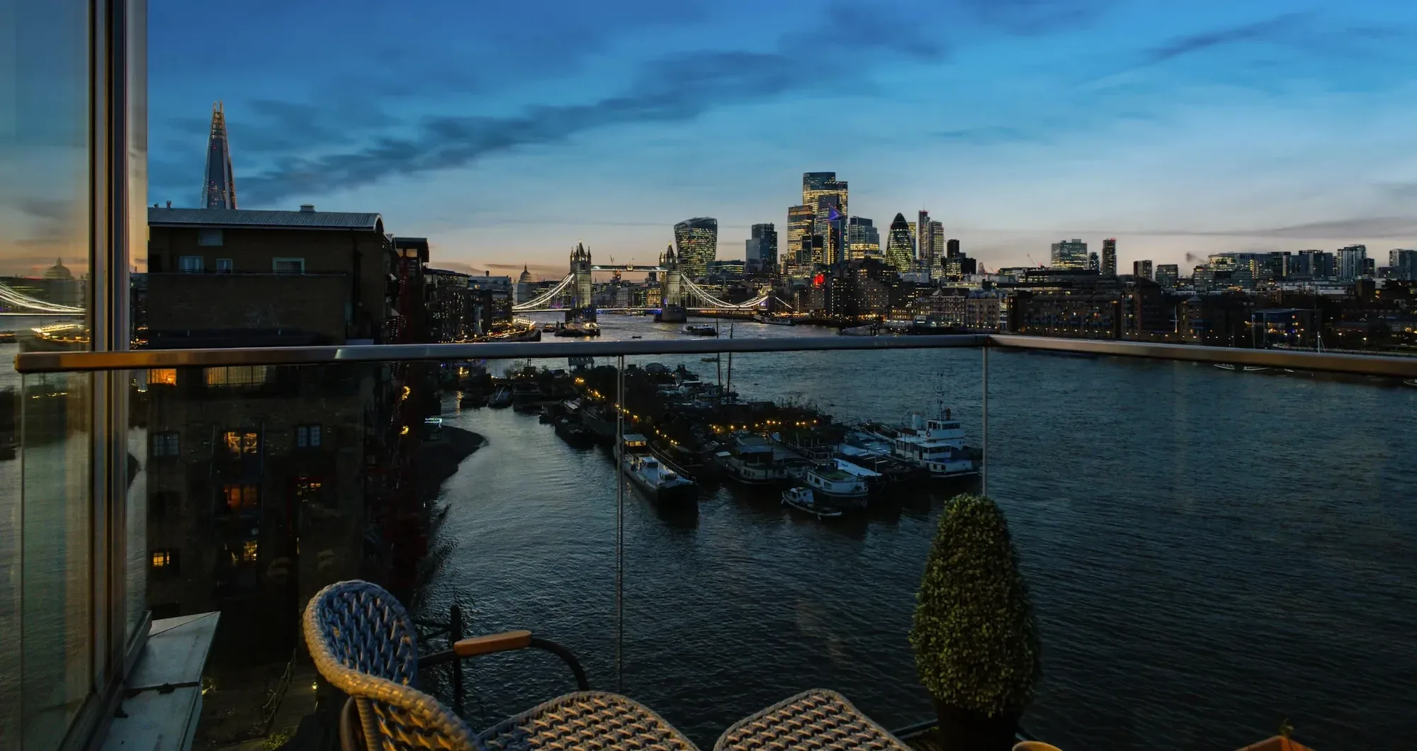 London captured: Magnificent mezzanine apartment with wondrous views of ...