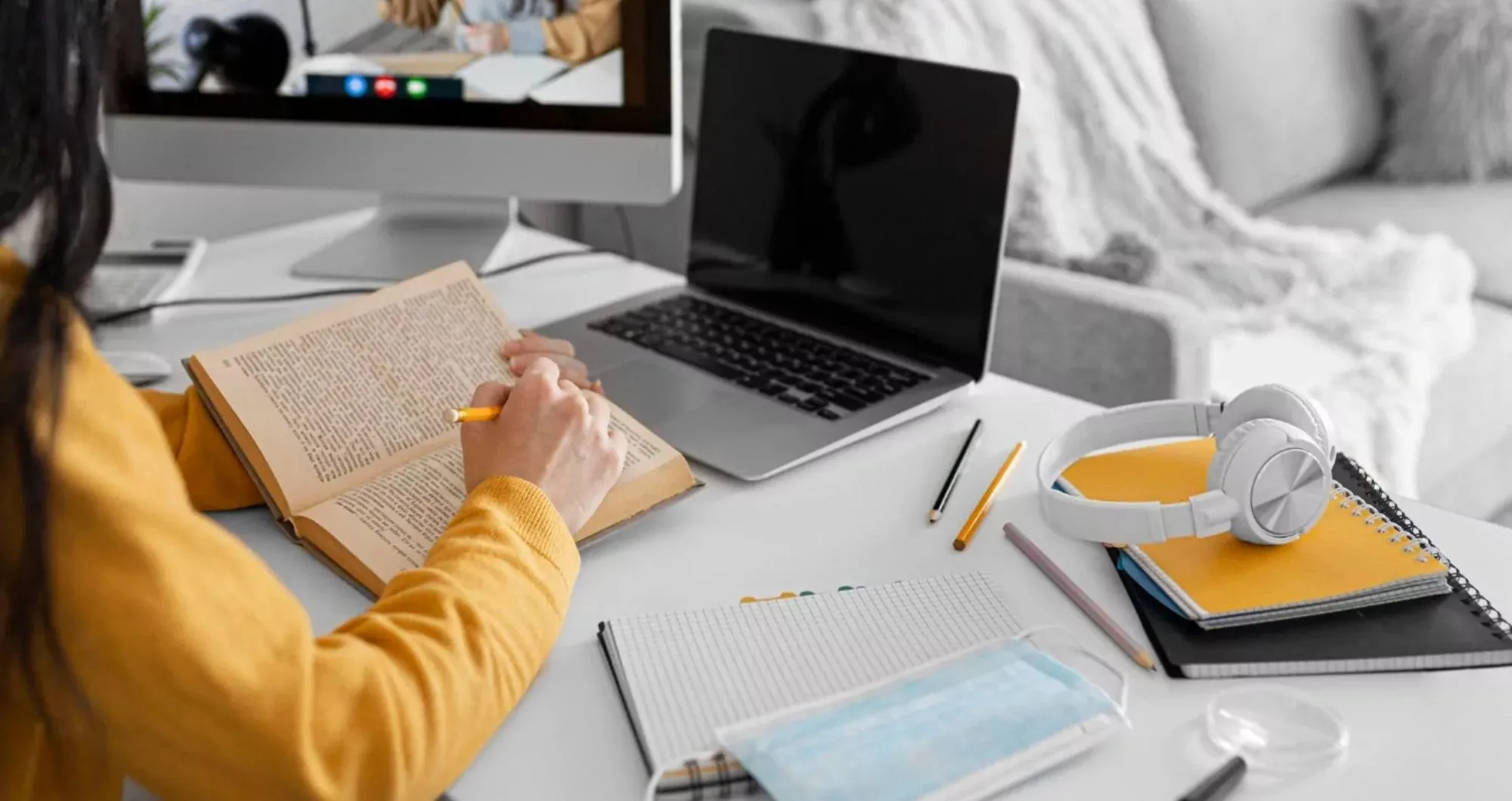 LMS vs. Custom eLearning Platforms: Which One Is Right for You?