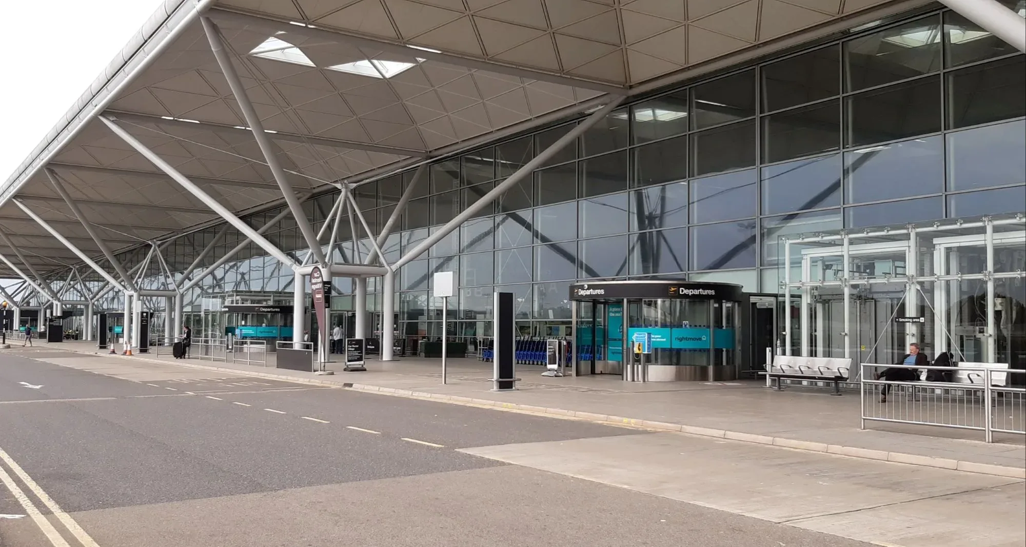 Avoid extra fees: A guide to Stansted airport’s drop-off charges ...