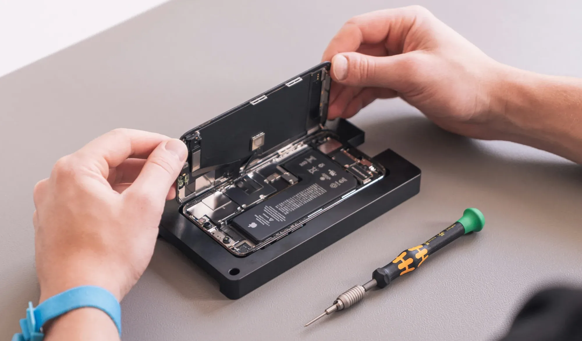 What happens during a professional phone refurbishment process? | London Daily News