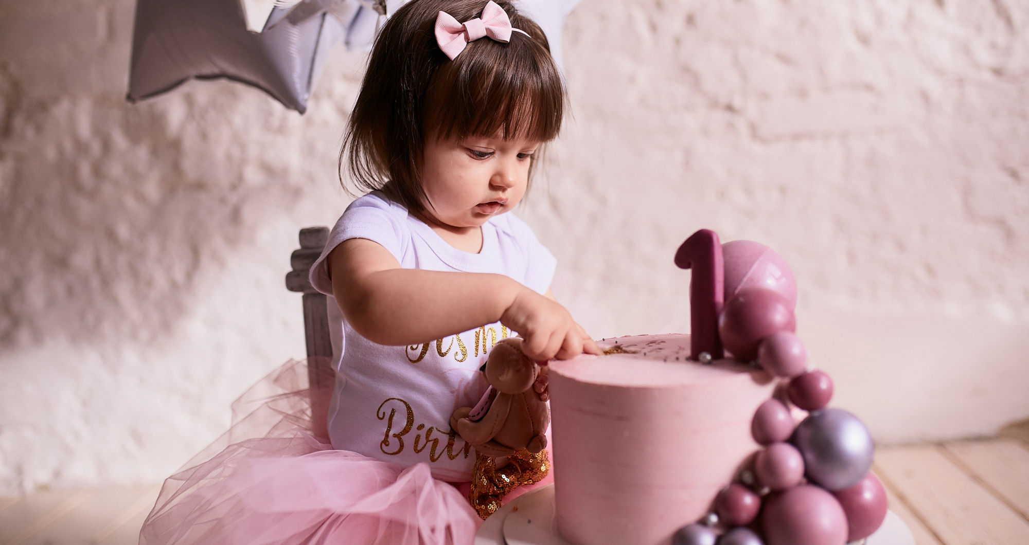 Step-by-step guide to a flawless smash cake photo shoot in London ...