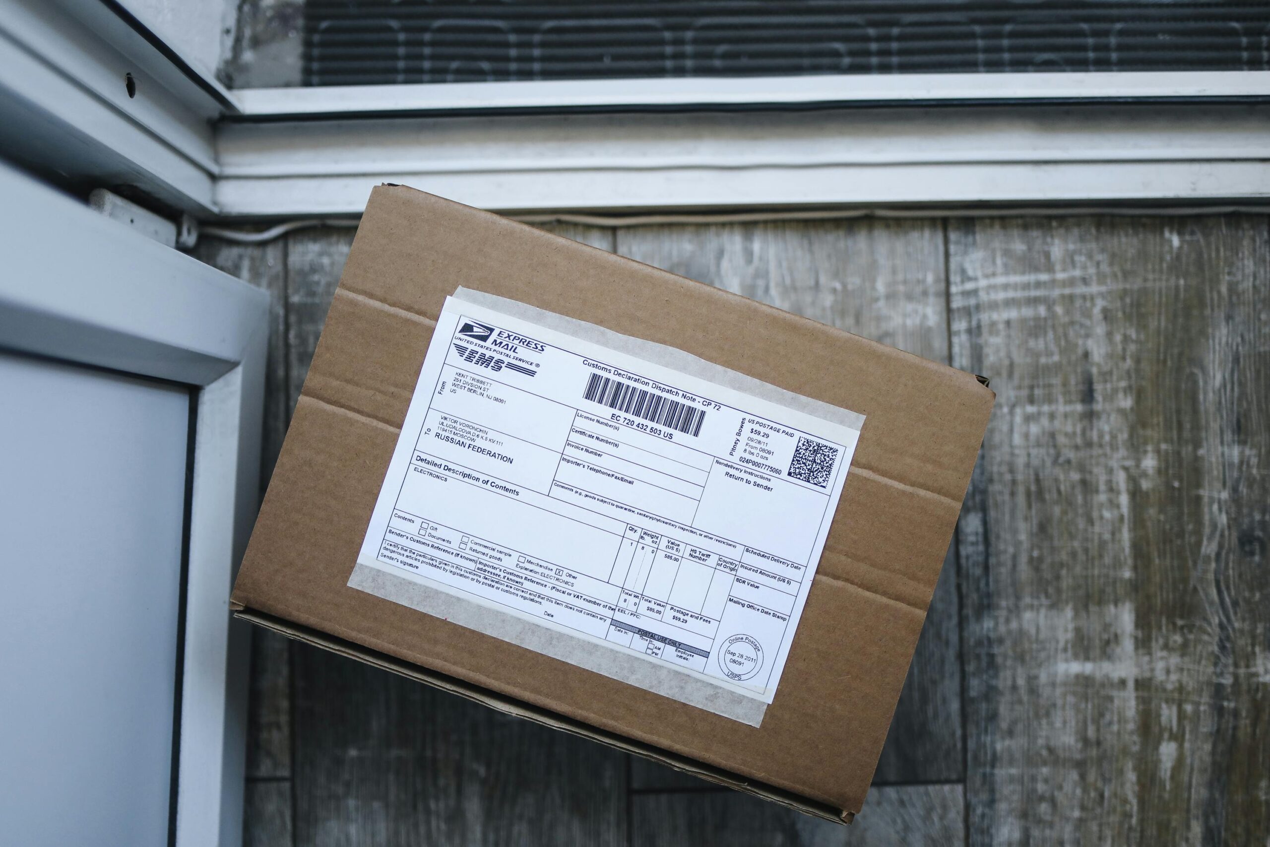 Porch pirates on the rise: UK parcel theft bill skyrockets to £666.5m ...