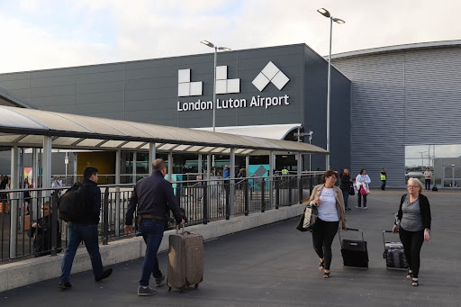 How to get from Luton Airport to London: Best taxi & travel options ...