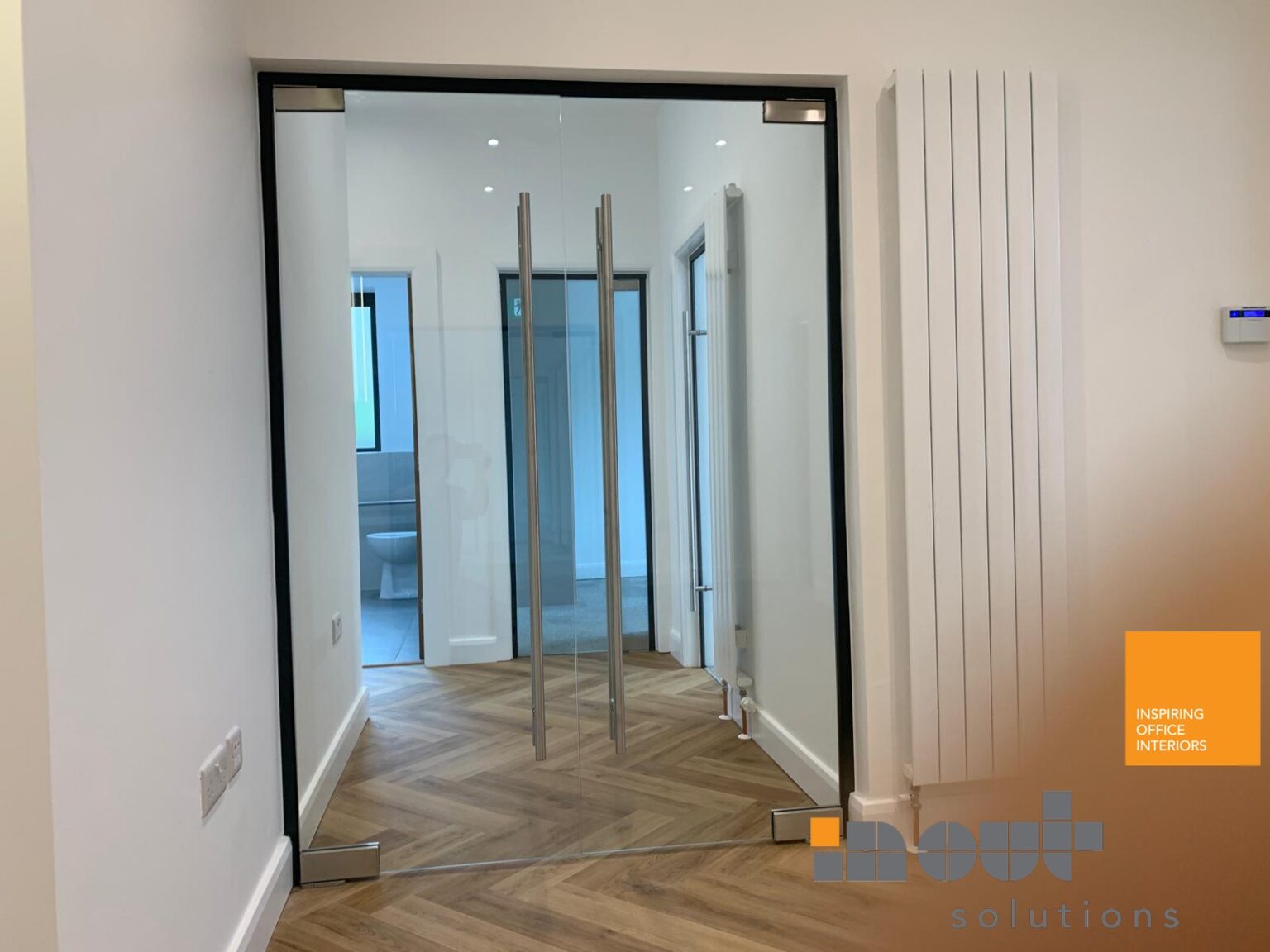 How to maximise natural light with frameless glass office walls ...