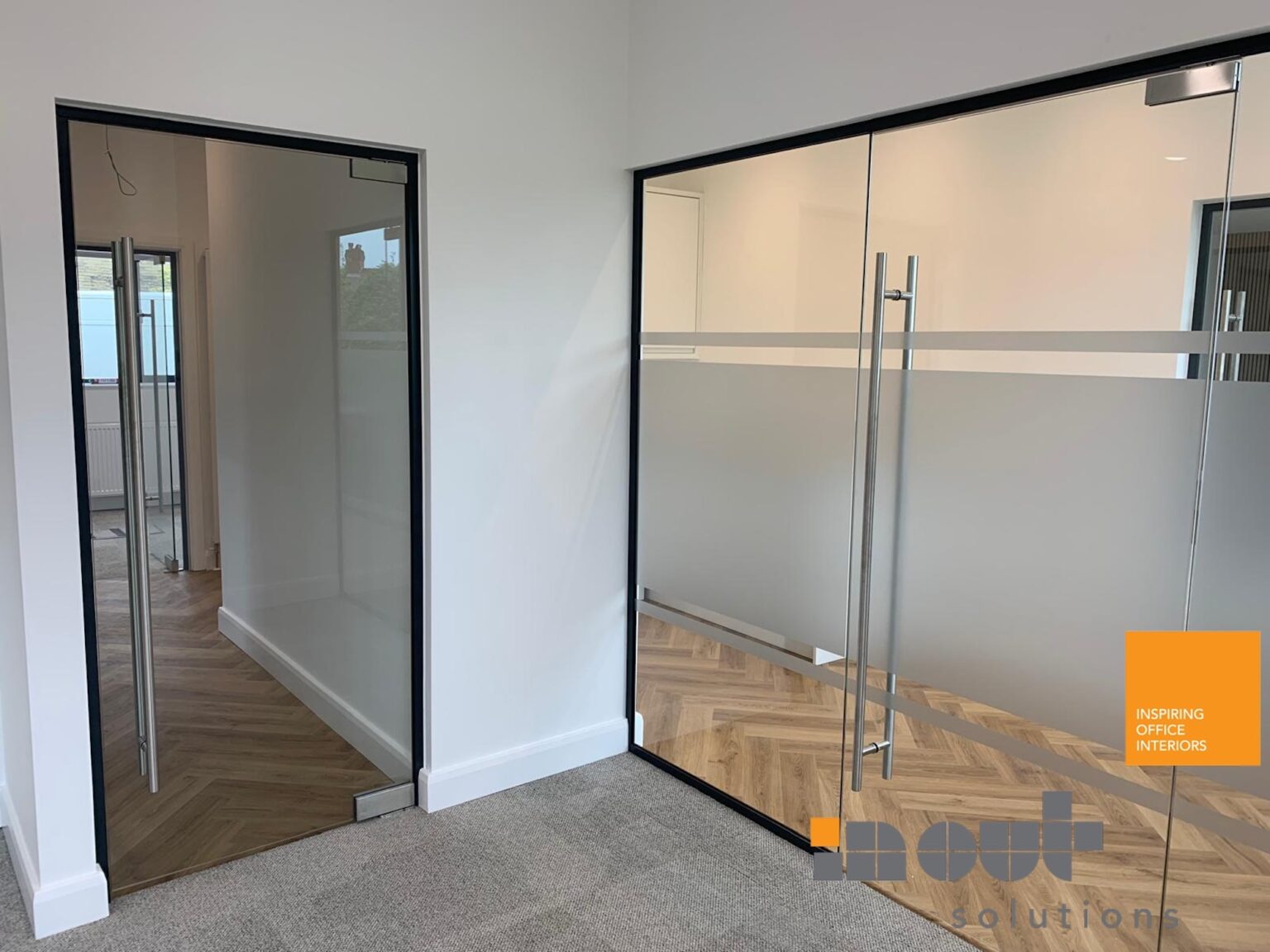 How to maximise natural light with frameless glass office walls ...