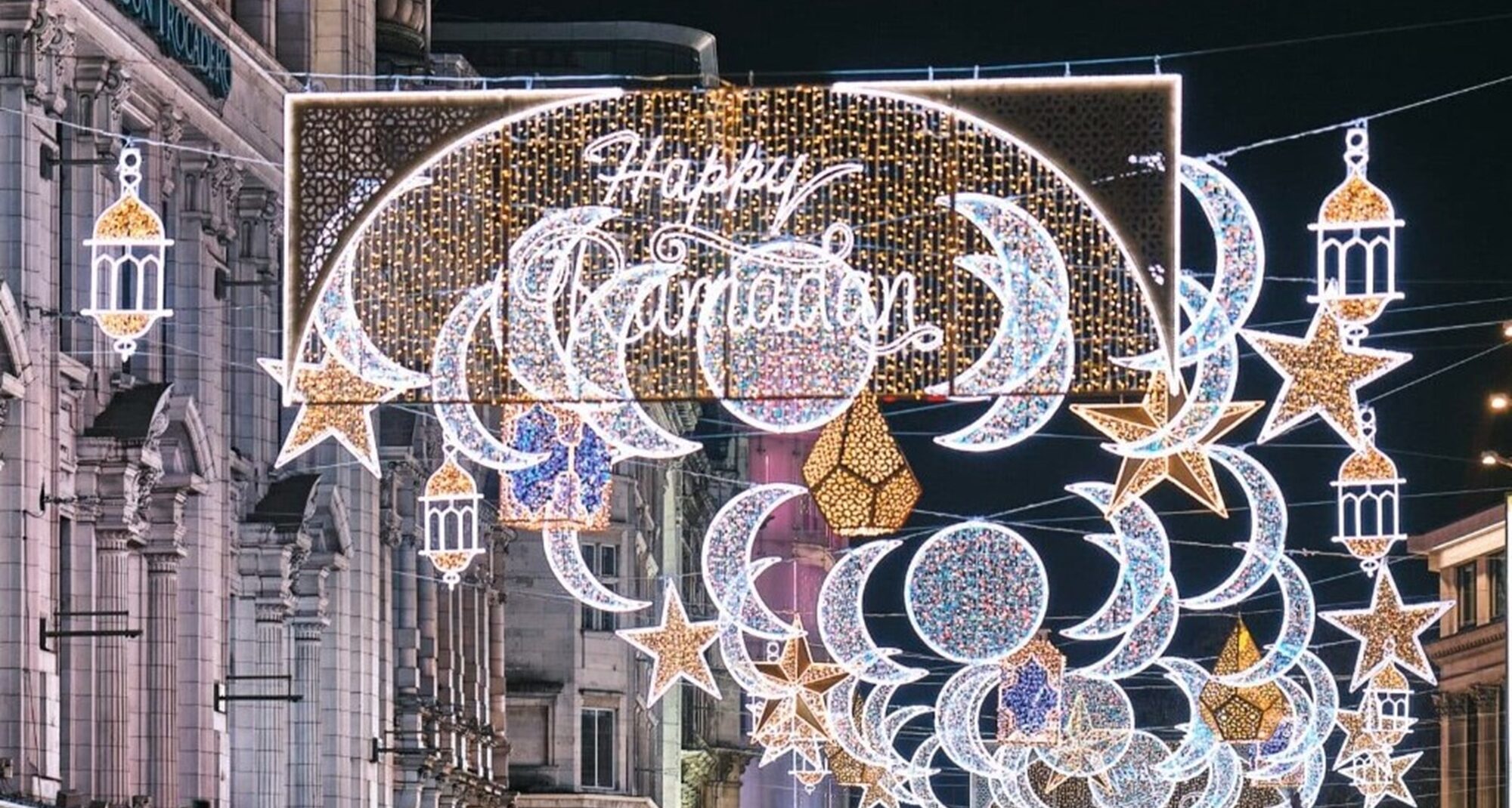 London streets mark the start of Ramadan with lights, reflection, and ...